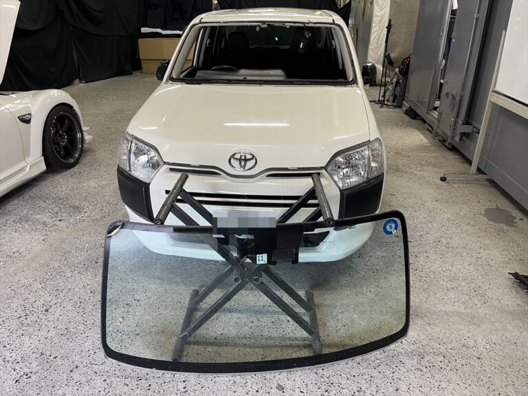 トヨタ プロボックスのフロントガラス交換 – 広島のカーコーティング専門店 ティーズフィルムの施工ブログ