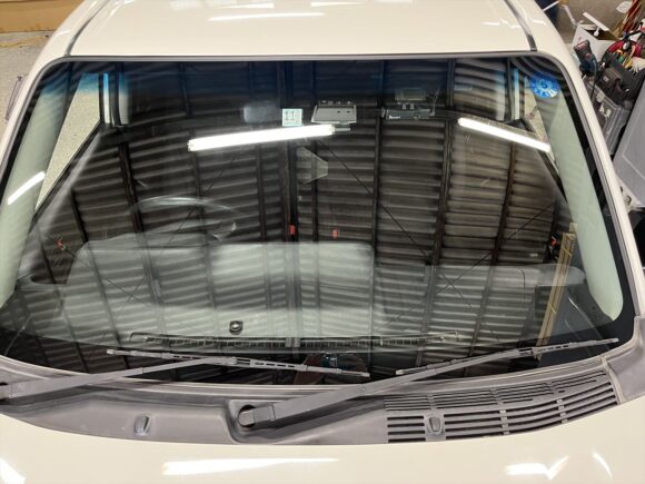 トヨタ プロボックスのフロントガラス交換 – 広島のカーコーティング専門店 ティーズフィルムの施工ブログ