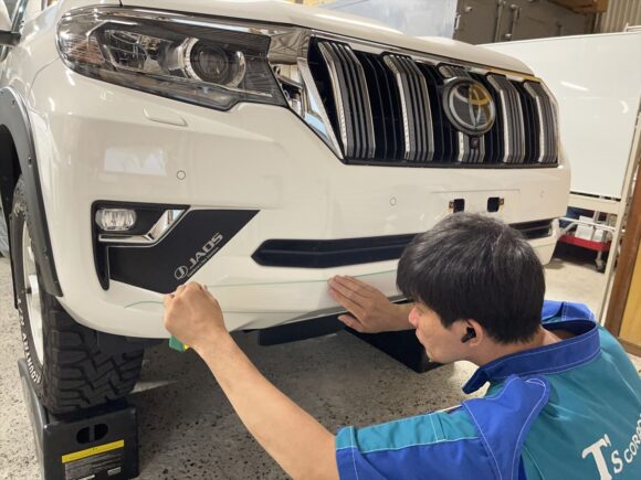 トヨタ ランドクルーザープラドのカーラッピングフィルム – 広島のカーコーティング専門店 ティーズフィルムの施工ブログ